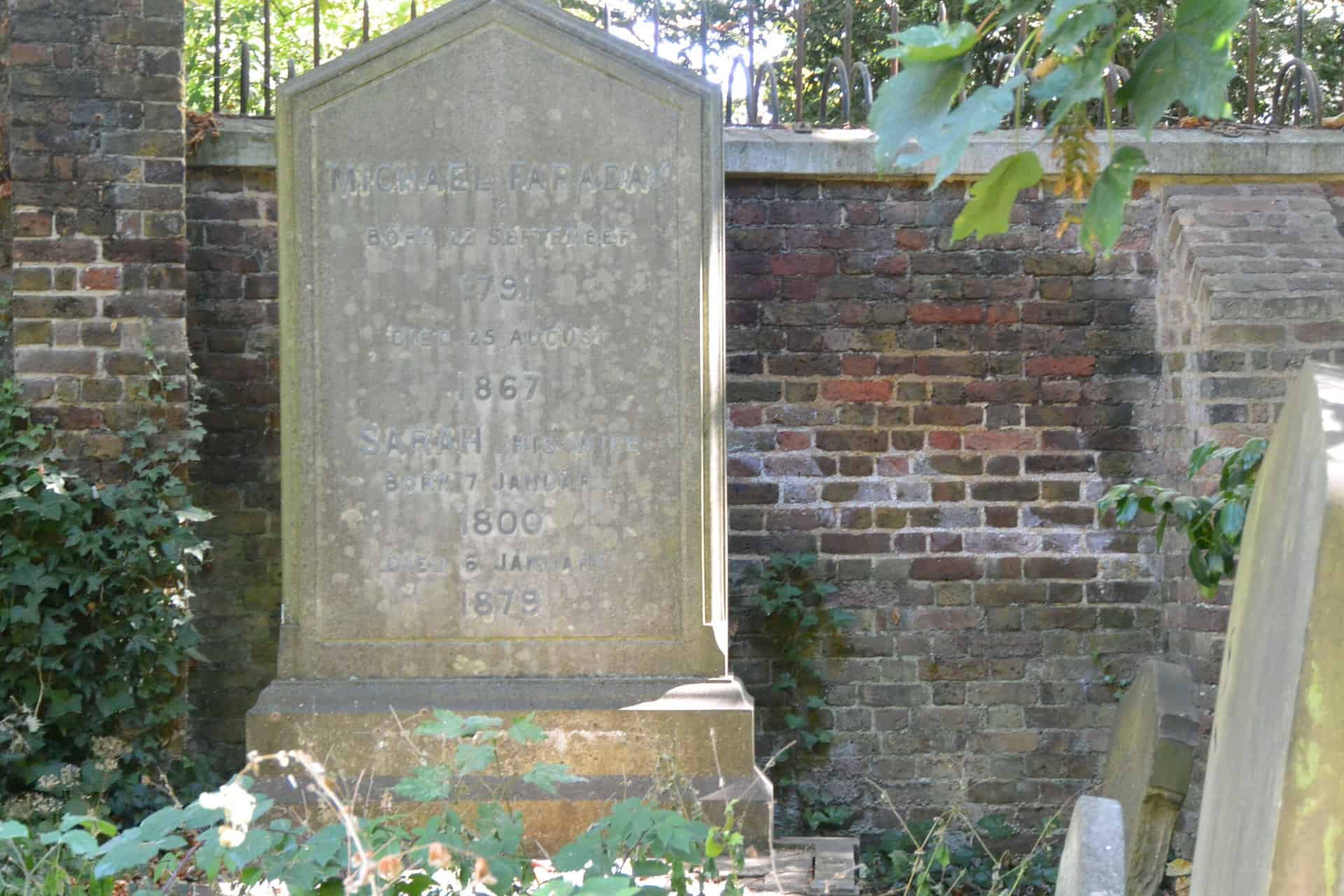 The entertaining graveyard - Miranda Loves Travelling